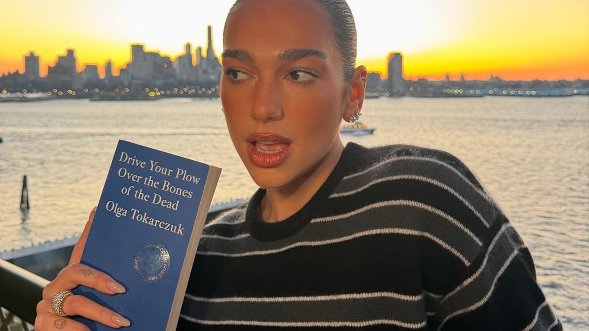 Dua Lipa o książce Olgi Tokarczuk. "Jest fantastyczna" - Chillizet